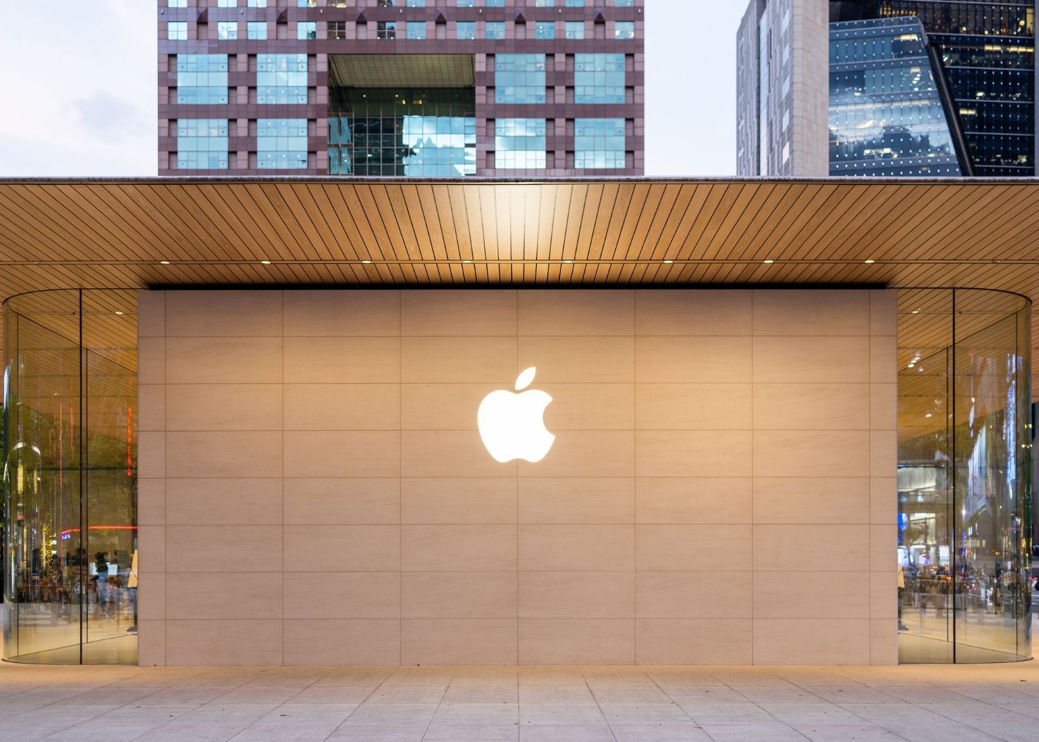 Apple's Arrival: Transforming Miami Worldcenter's Skyline